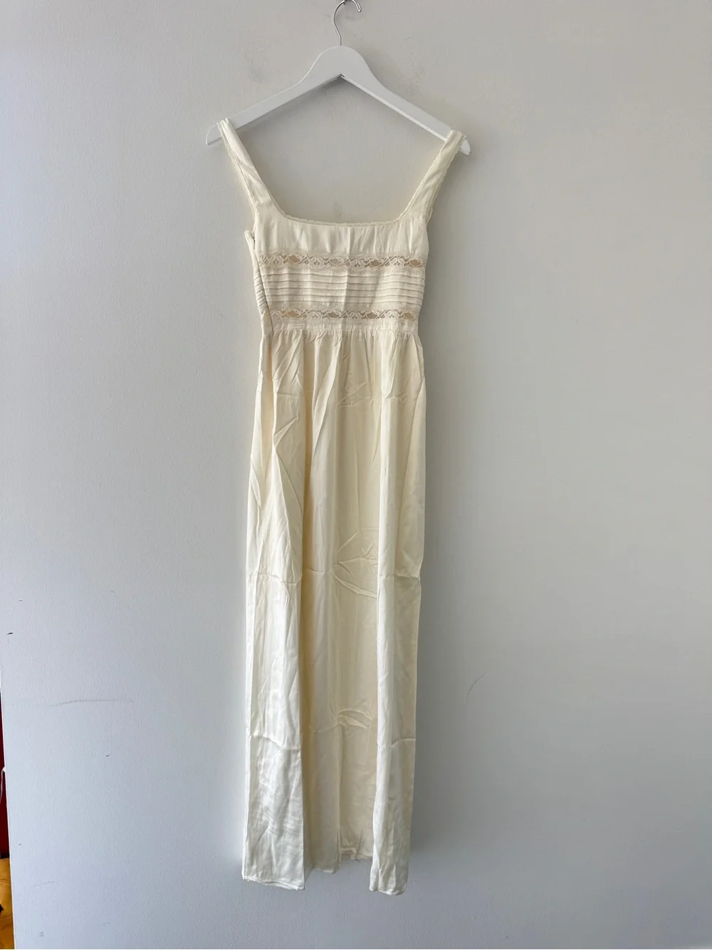 House of CB | Dresses | House Of Cb Illiana Ivory Silk Maxi Dress Xs ...
